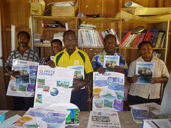 Manus schools receive climate change resource materials > WCS Papua New ...